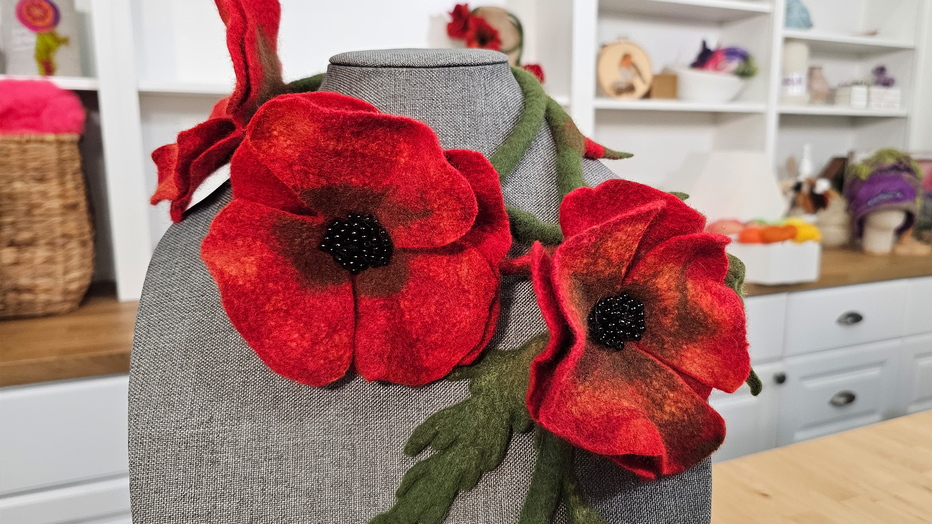Wet Felt Poppy Lariat – Felting Tutorials